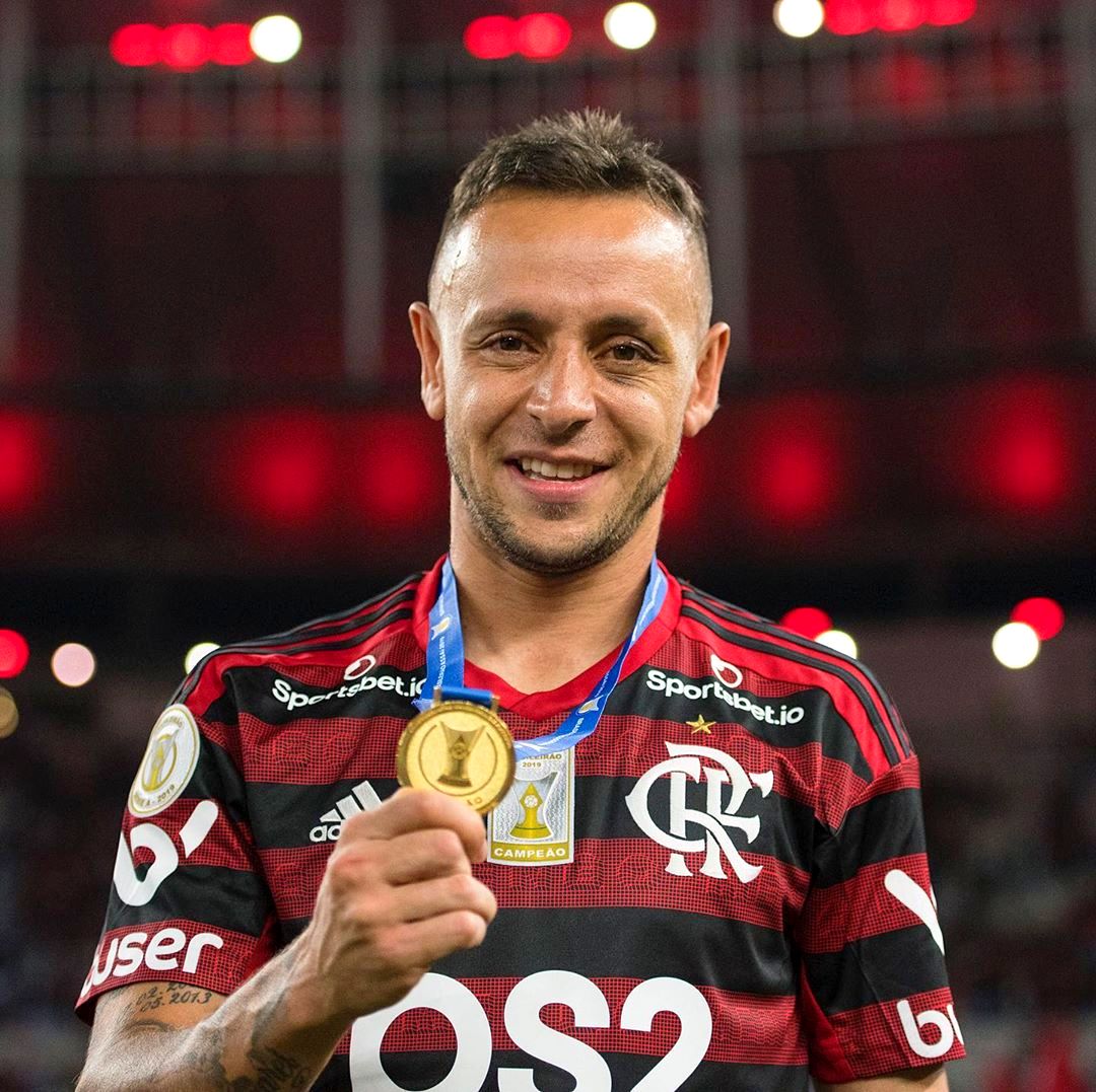 Lateral Rafinha, ex-Flamengo, fica próximo de rescisão e pode voltar ao ...